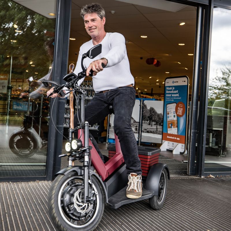 Martins' hippe alternatief voor scootmobiel is met hulp van ...