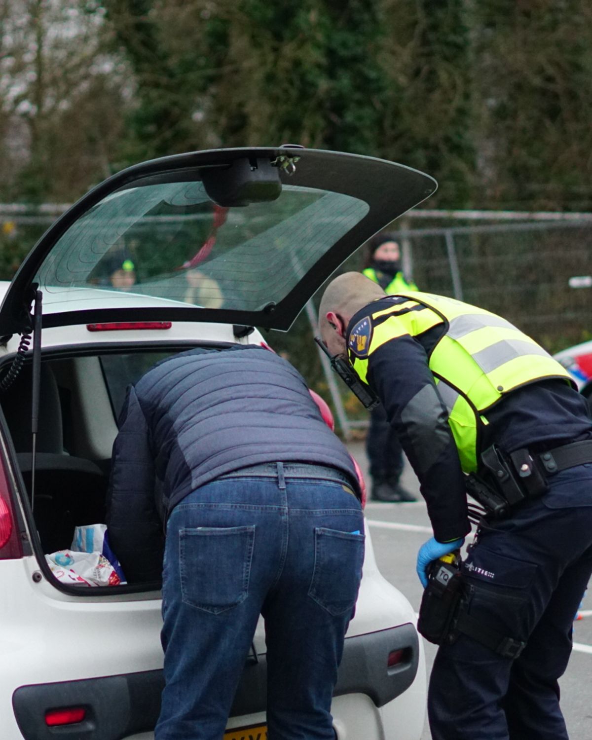 Messen, ploertendoder en klauwhamer in beslag genomen bij preventief ...