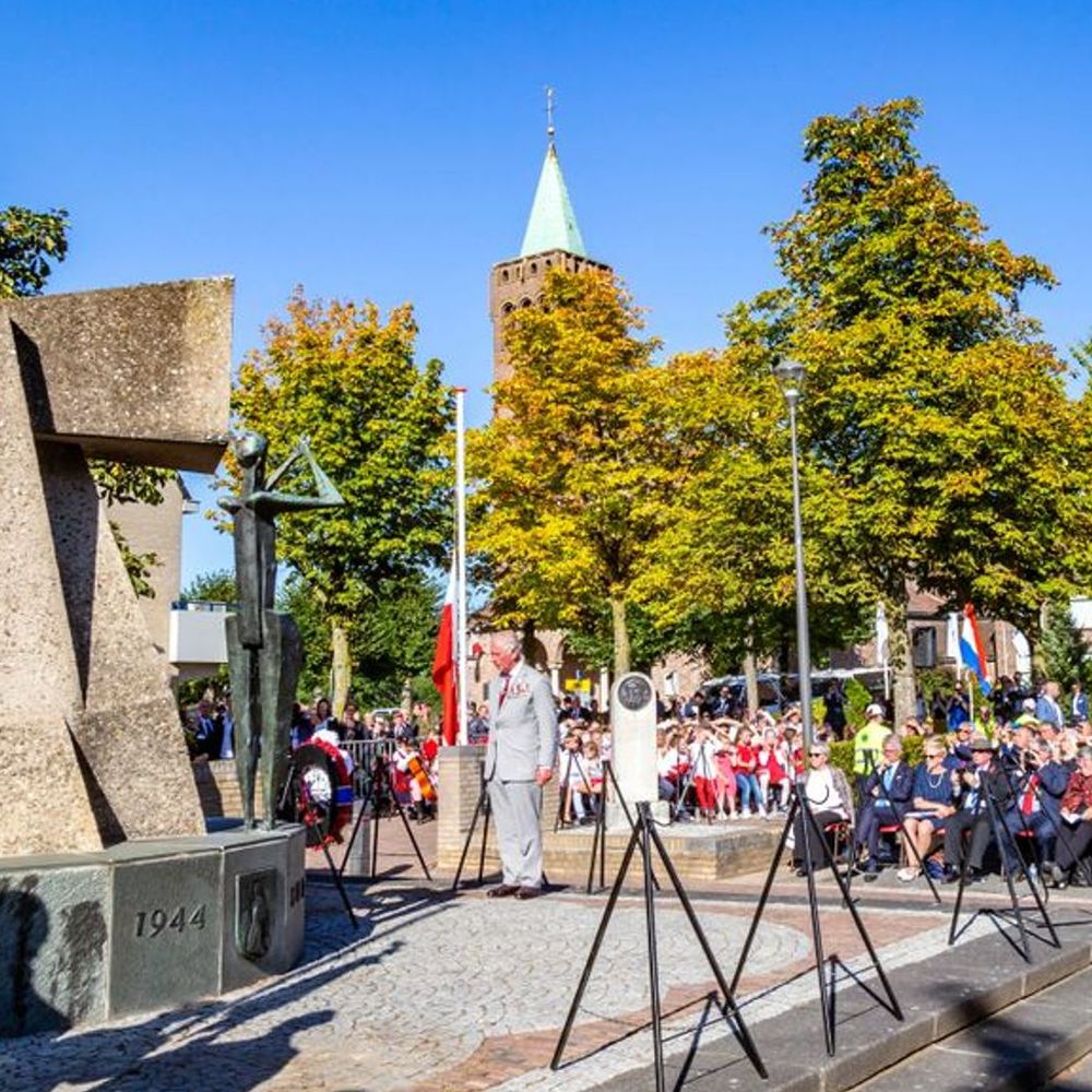 TERUGKIJKEN | Herdenking 77 jaar Market Garden in Driel - Omroep Gelderland