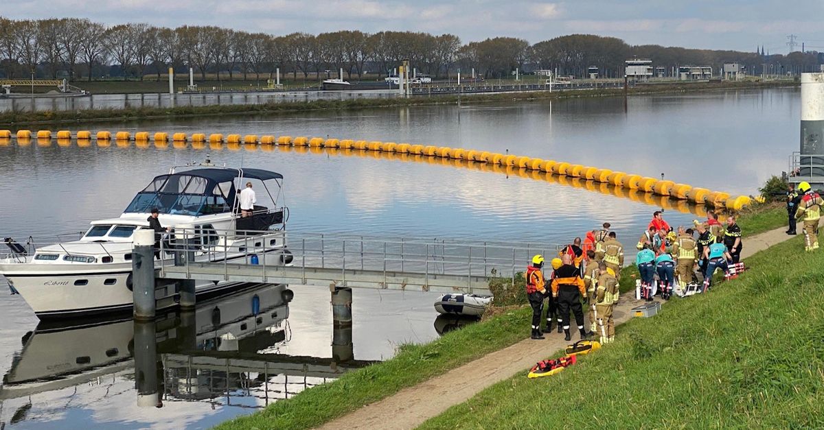 Visser die van boot viel en te water raakte overleden - L1 Nieuws