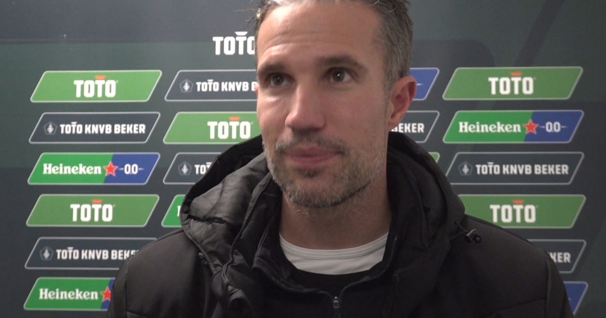 Robin van Persie heeft veel geleerd in zijn eerste halfjaar als trainer ... Robin van Persie heeft veel geleerd in zijn eerste halfjaar als trainer ...