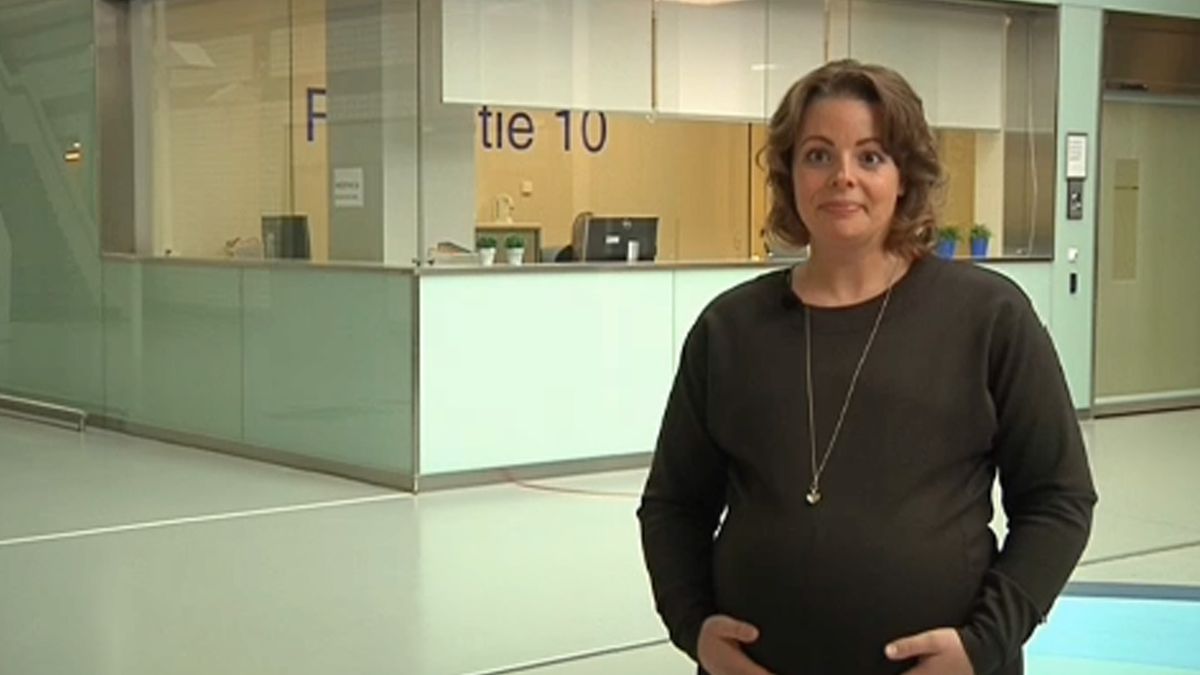 Zwangere Erica doet mee aan onderzoek met MRI: "Je gunt iedereen een ...
