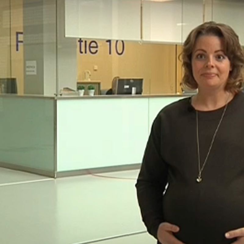 Zwangere Erica doet mee aan onderzoek met MRI: "Je gunt iedereen een ...