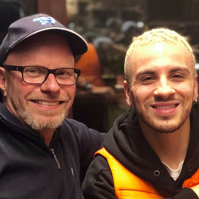 Rotterdamse zanger Fais te gast in Rijnmond Nu - Rijnmond