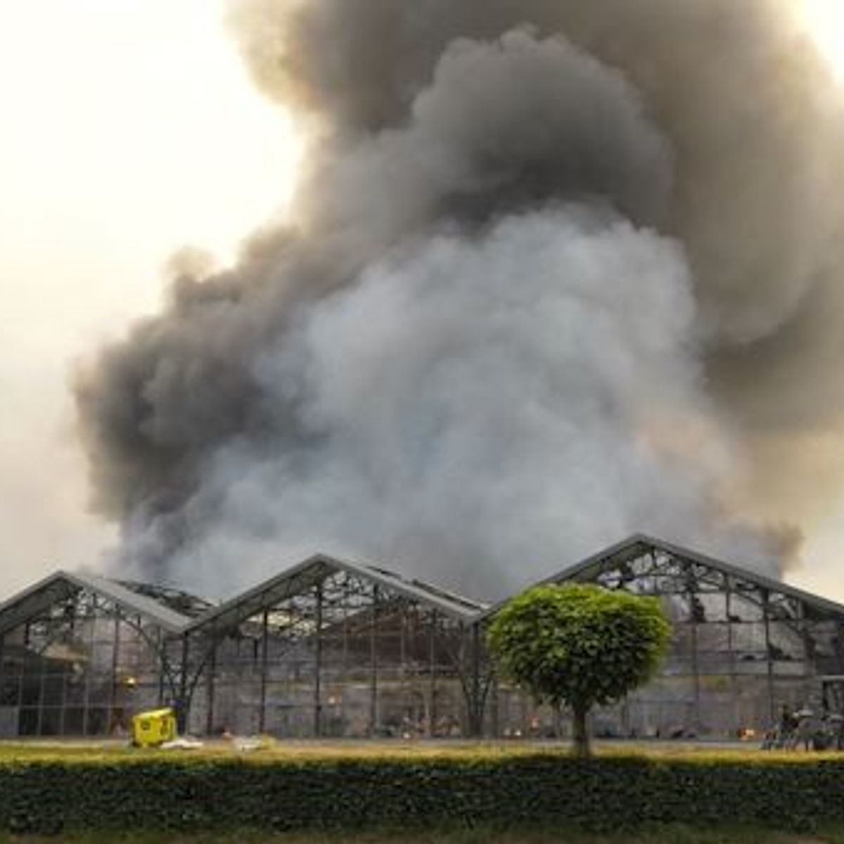 Grote brand verwoest tuincentrum Fonteyn in Uddel (+liveblog) - Omroep ...