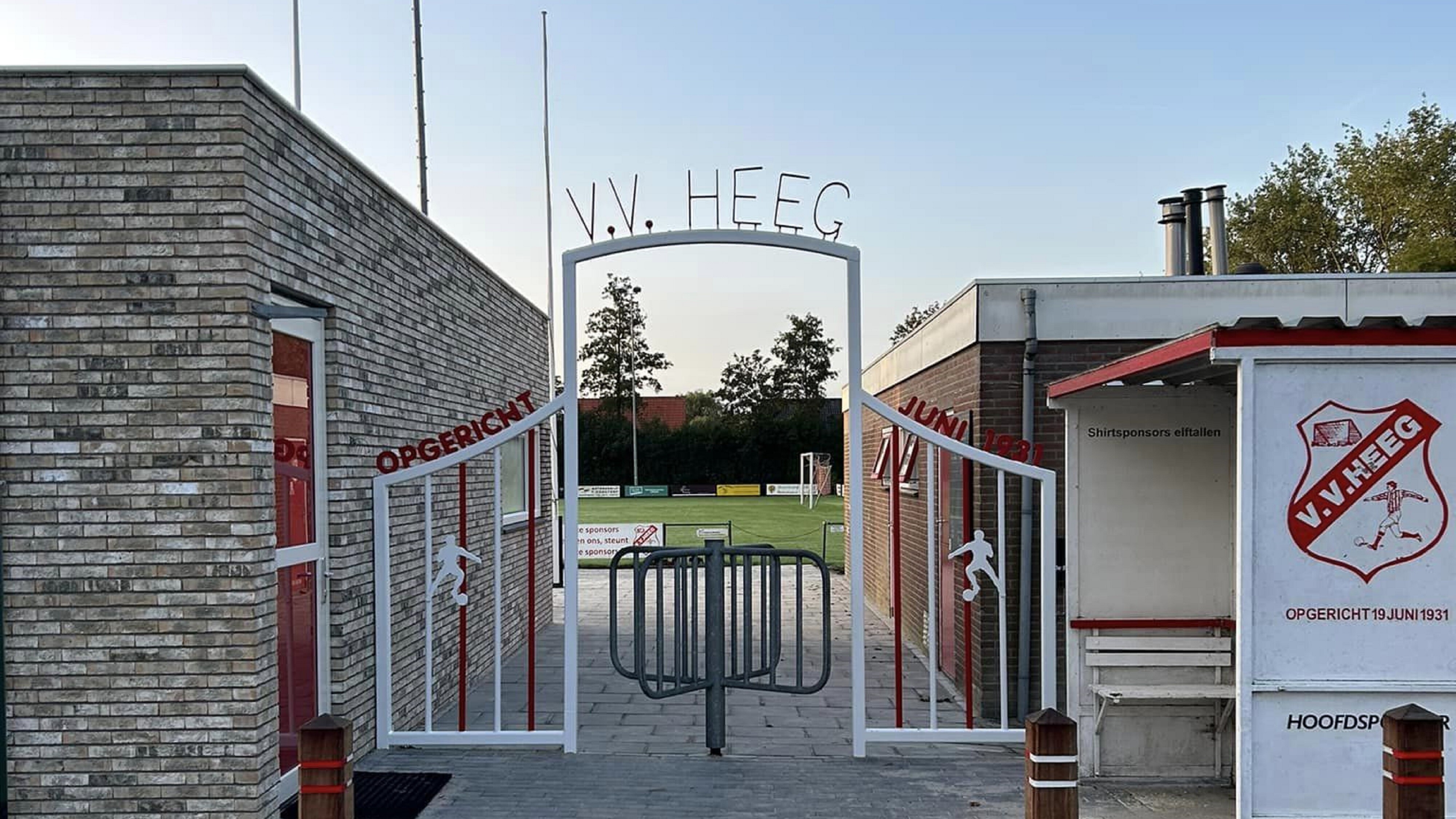 Na heel wat geploeter opent VV Heeg z'n nieuwe kantine: "We zijn er trots op" - Omrop Fryslân