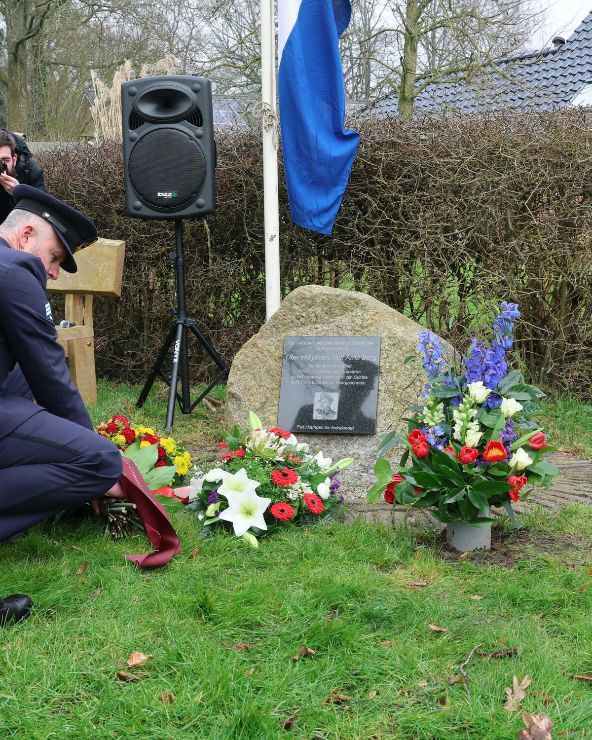 Monument onthuld voor neergestorte Noorse Spitfire-piloot bij Eelde ...
