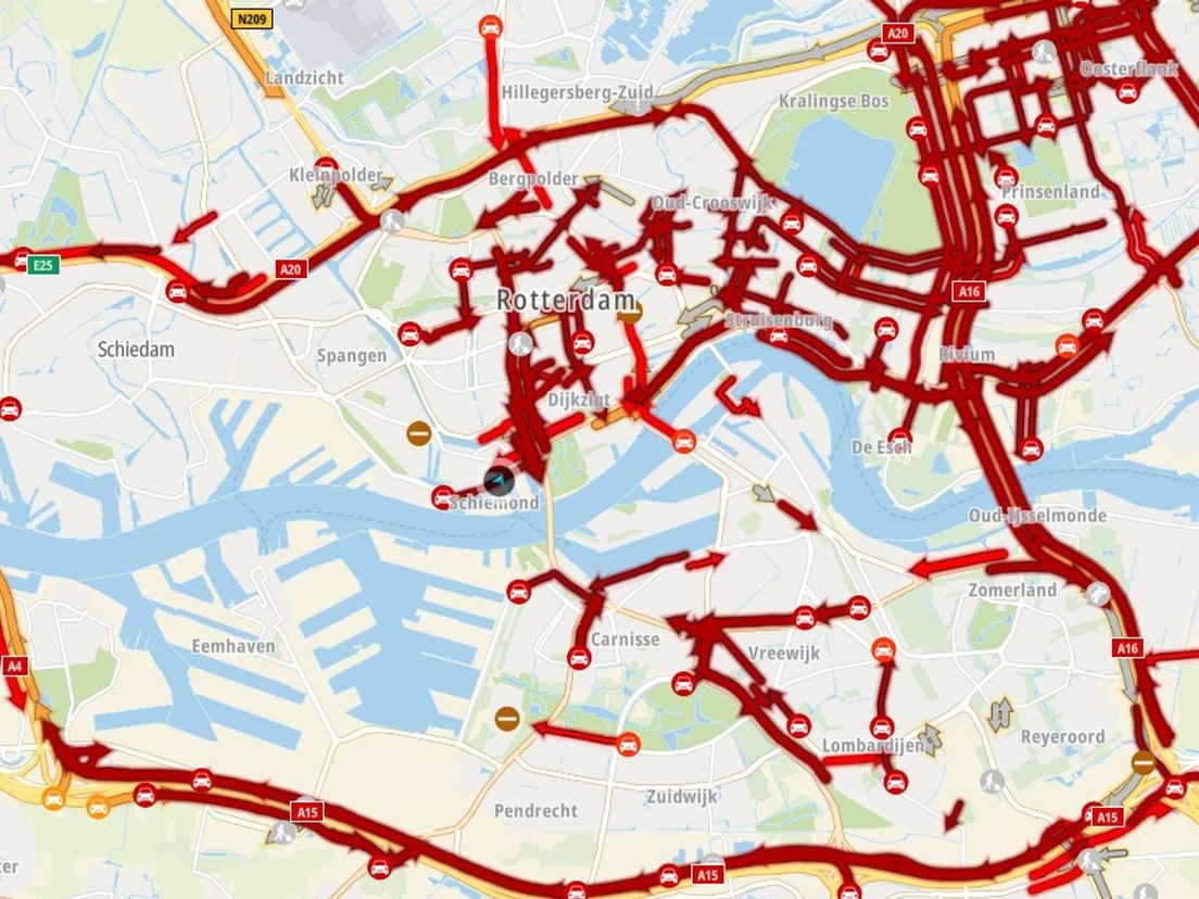 Verkeerschaos rond Rotterdam: A20 was urenlang dicht door gekantelde ... Verkeerschaos rond Rotterdam: A20 was urenlang dicht door gekantelde ...