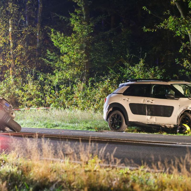 112 Nieuws: Motoragent botst op auto - Oost
