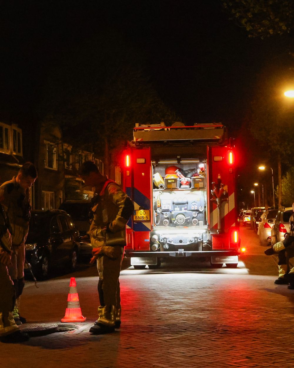 Man gooit emmer vol diesel in riool - Oost