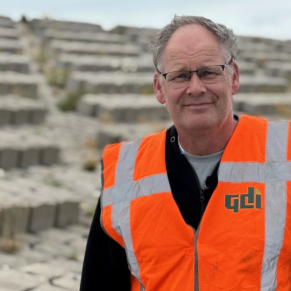 Seldsume plantsjes bloeie wer op de Ofslútdyk, mei tank oan ...