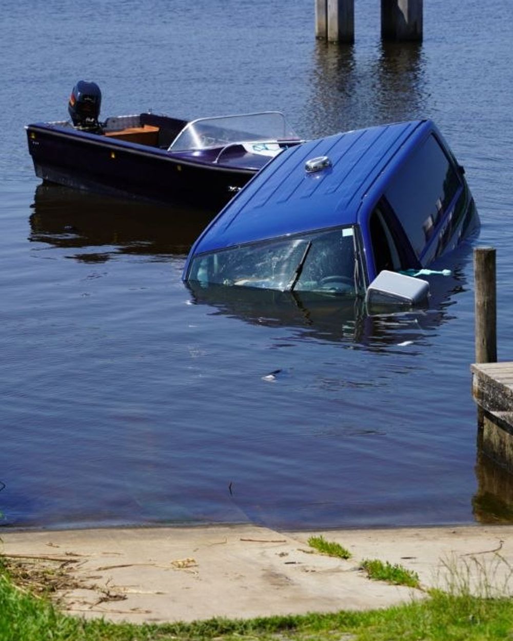 112 Nieuws: Boot te water laten gaat mis in Hasselt | Lichaam gevonden ...