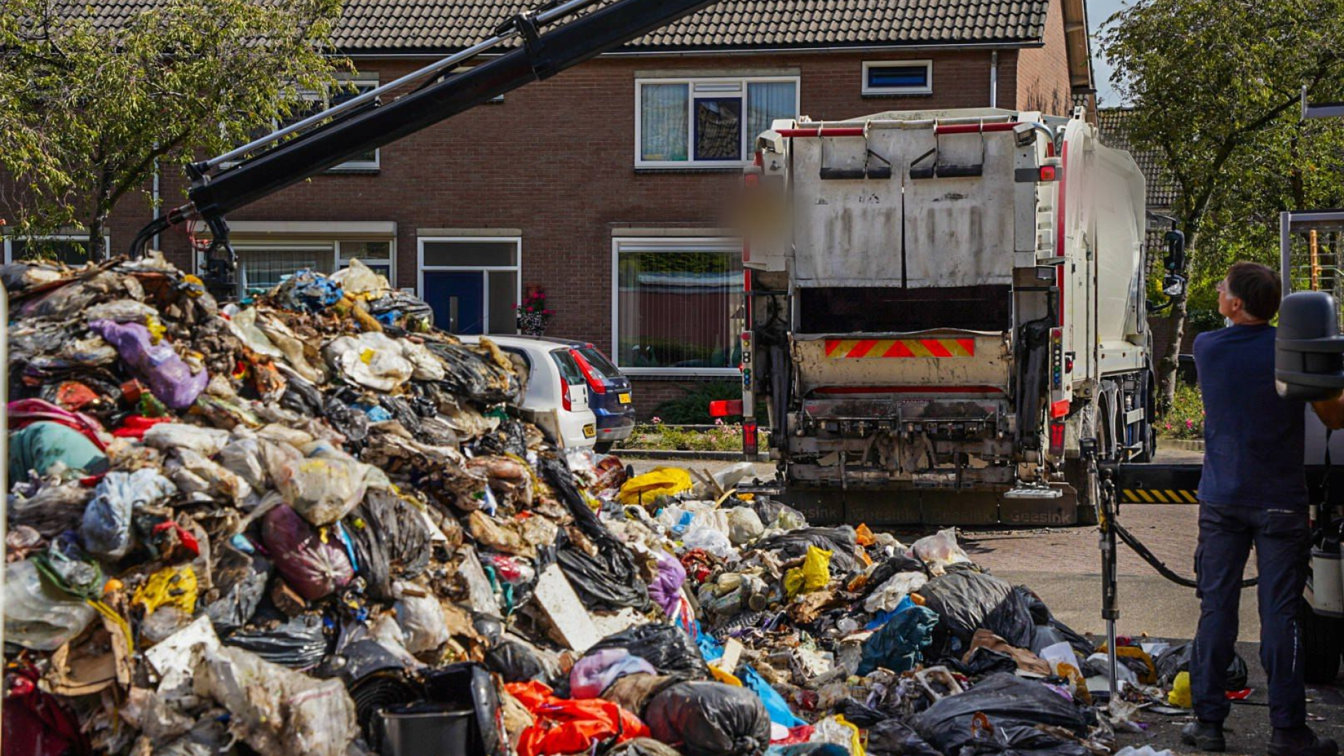 Brand in vuilniswagen, afval op straat - Afvalgids