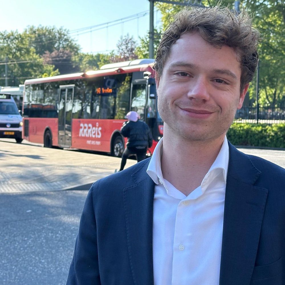 Miljoenenbezuiniging in Gelderland, rijdt jouw bus straks nog? - Omroep ...