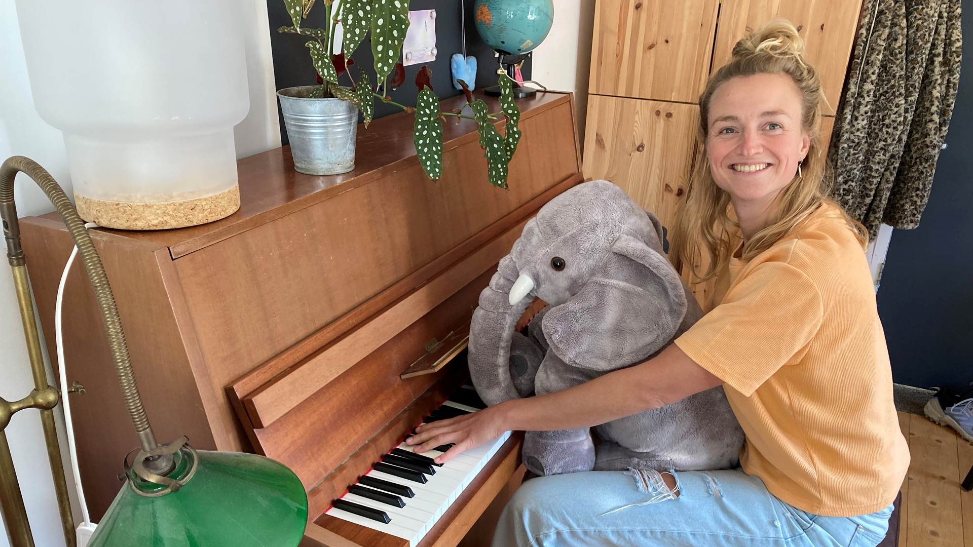 Cabaretier Wieke Obbink uit Driebergen verruilt de klas voor het podium ...