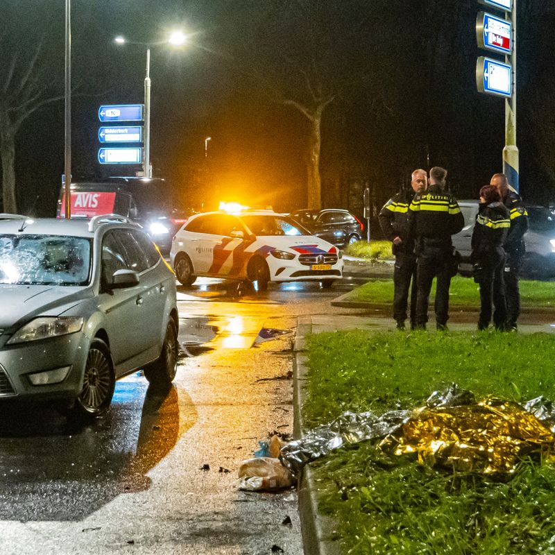 Voetganger geschept door auto in IJsselmonde - Rijnmond