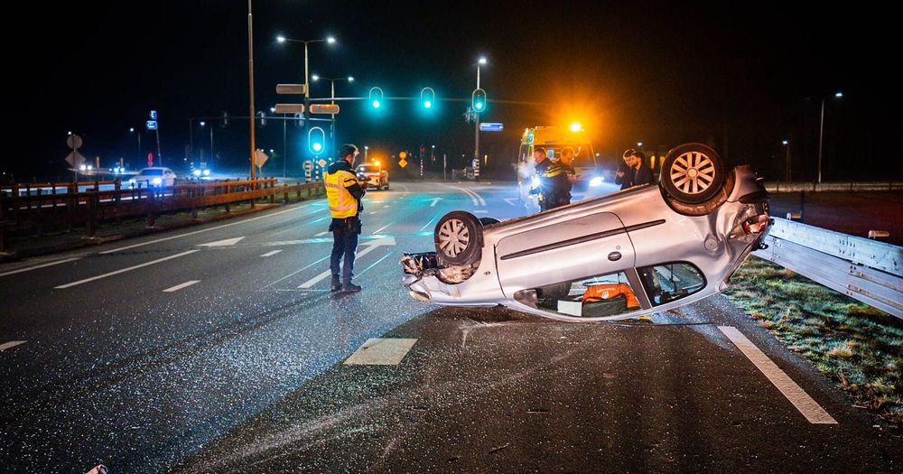 Automobilist gelanceerd bij botsing - Omroep Gelderland