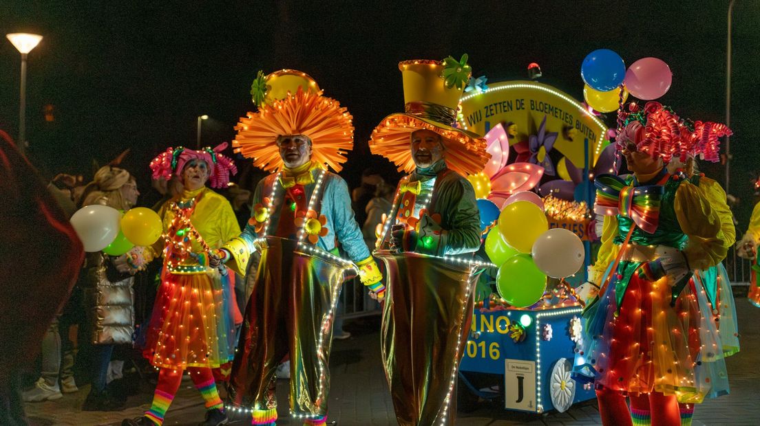 In Beeld: Grootste verlichte carnavalsoptocht van Nederland - RTV Drenthe