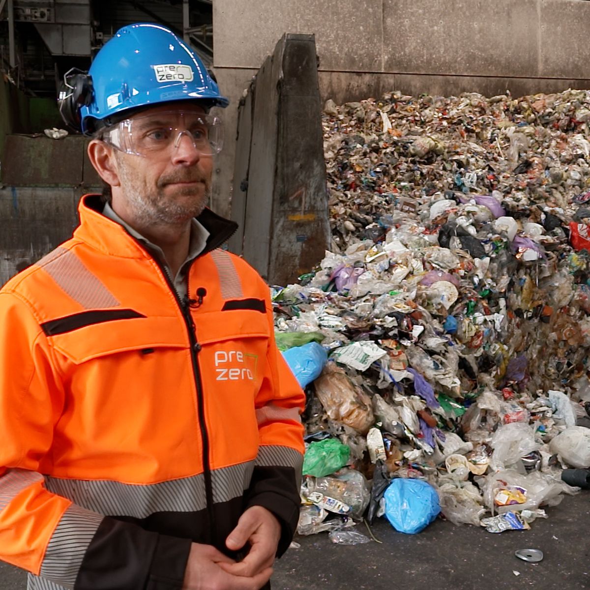 Recyclingsector heeft het moeilijk, merkt ook PreZero uit Zwolle ...