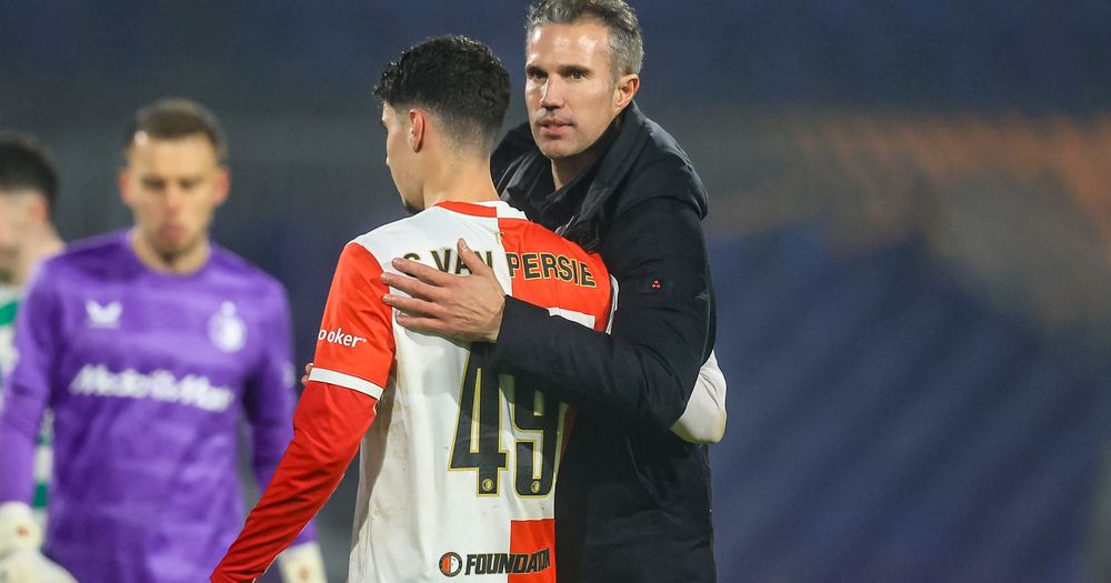 Van Persie verliest, maar ziet zijn zoon debuteren: 'Als vader is dit ...