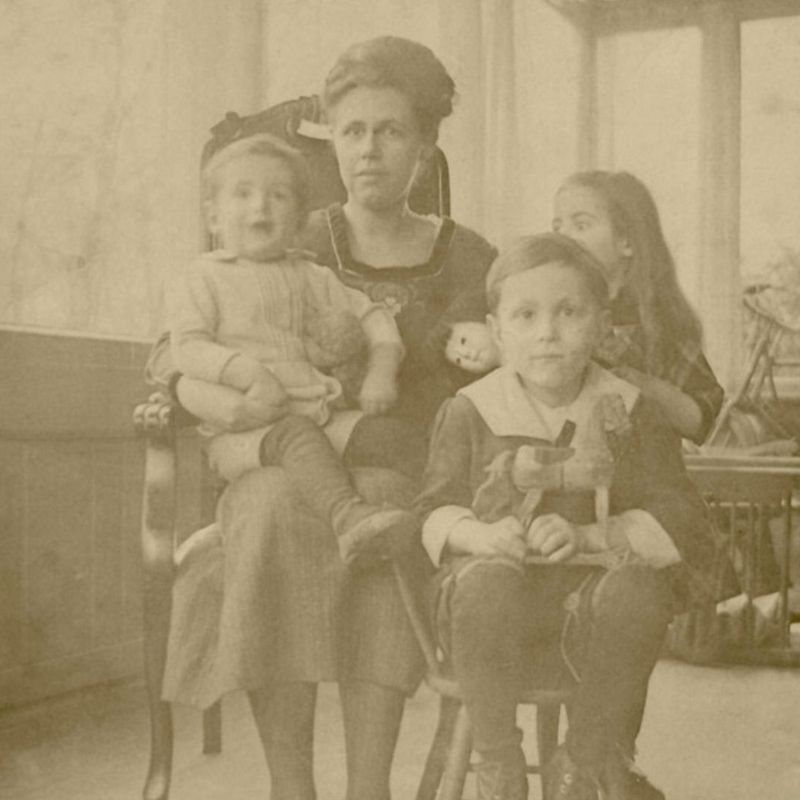 Wouter de Wolff verliest bij het bombardement op Rotterdam zijn beide ...