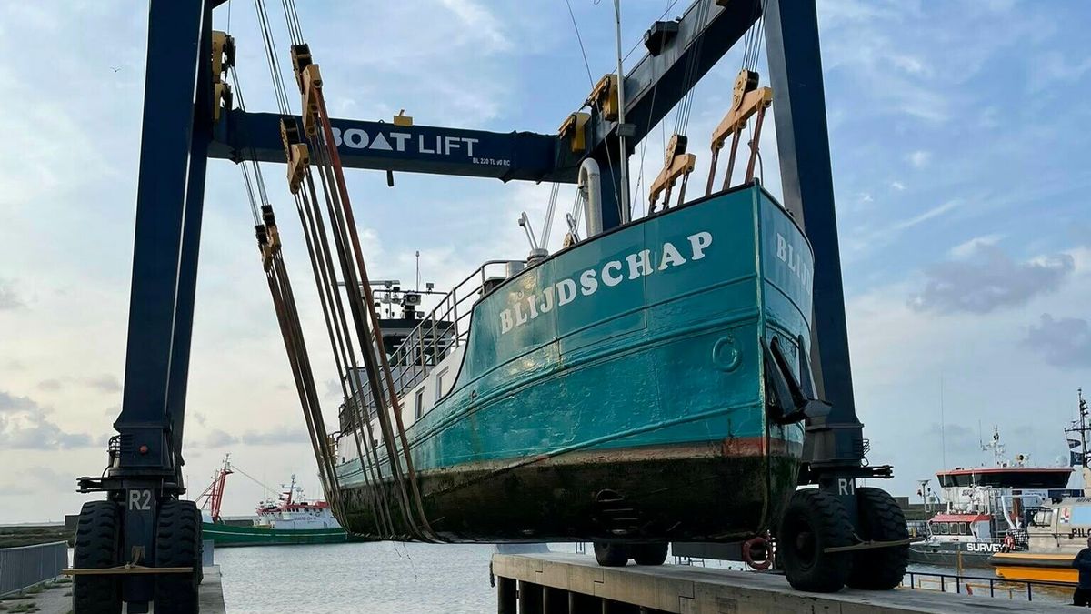Wadlopers naar ander schip door lek - Omrop Fryslân