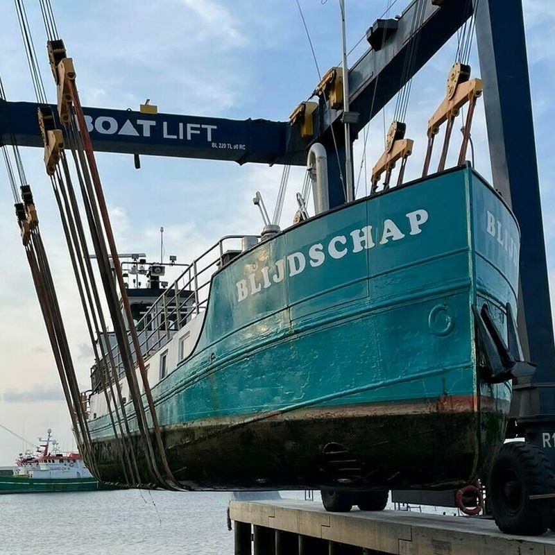 Wadlopers naar ander schip door lek - Omrop Fryslân