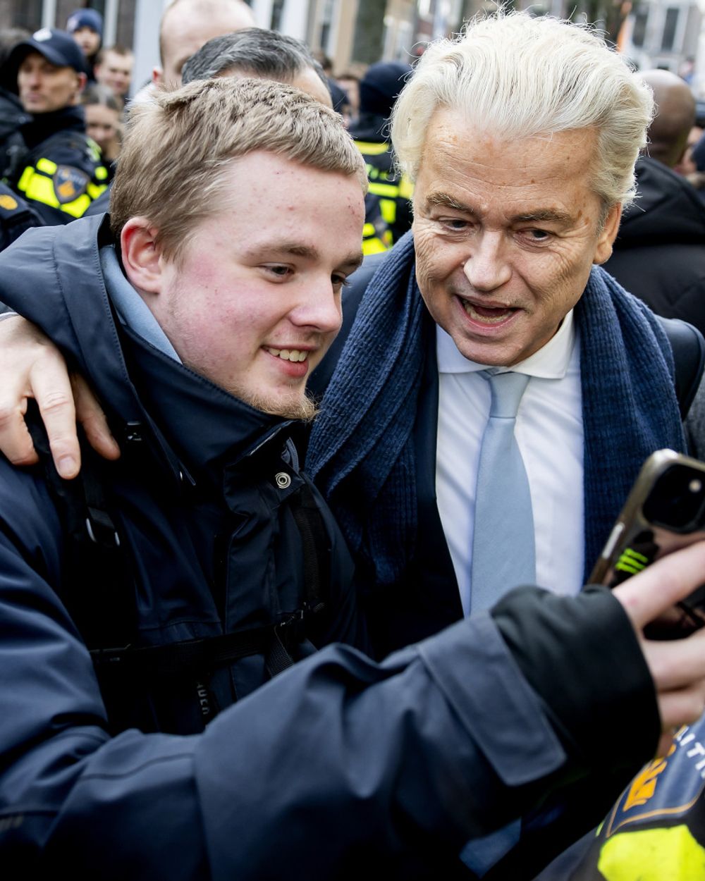 Geert Wilders in binnenstad Delft: aanhoudingen nadat vlogger is ...
