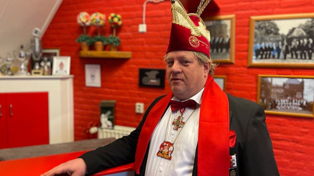 Carnaval barst los: deze prins hangt na 5,5 jaar zijn steek aan de ...