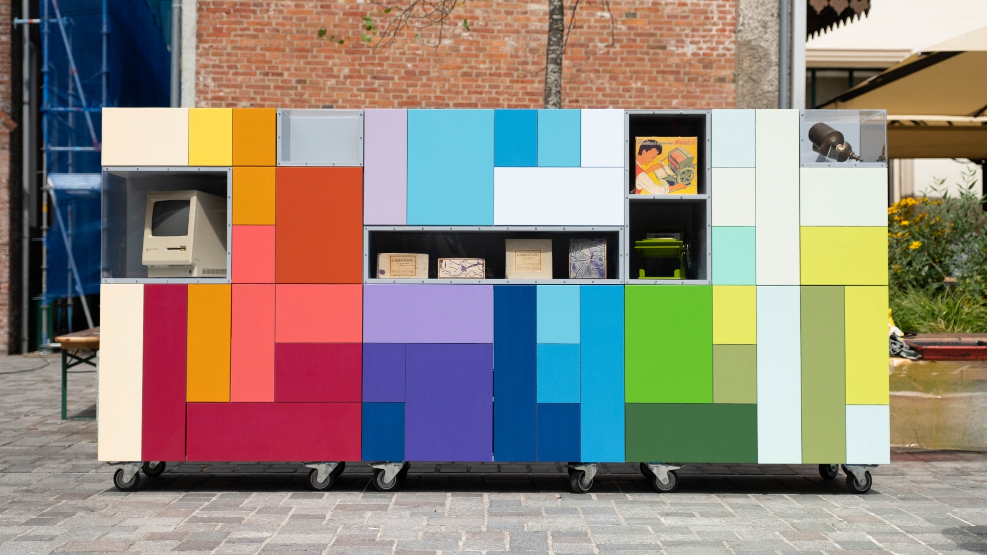 Grafisch museum GRID gaat door met mobiel museum - RTV Noord