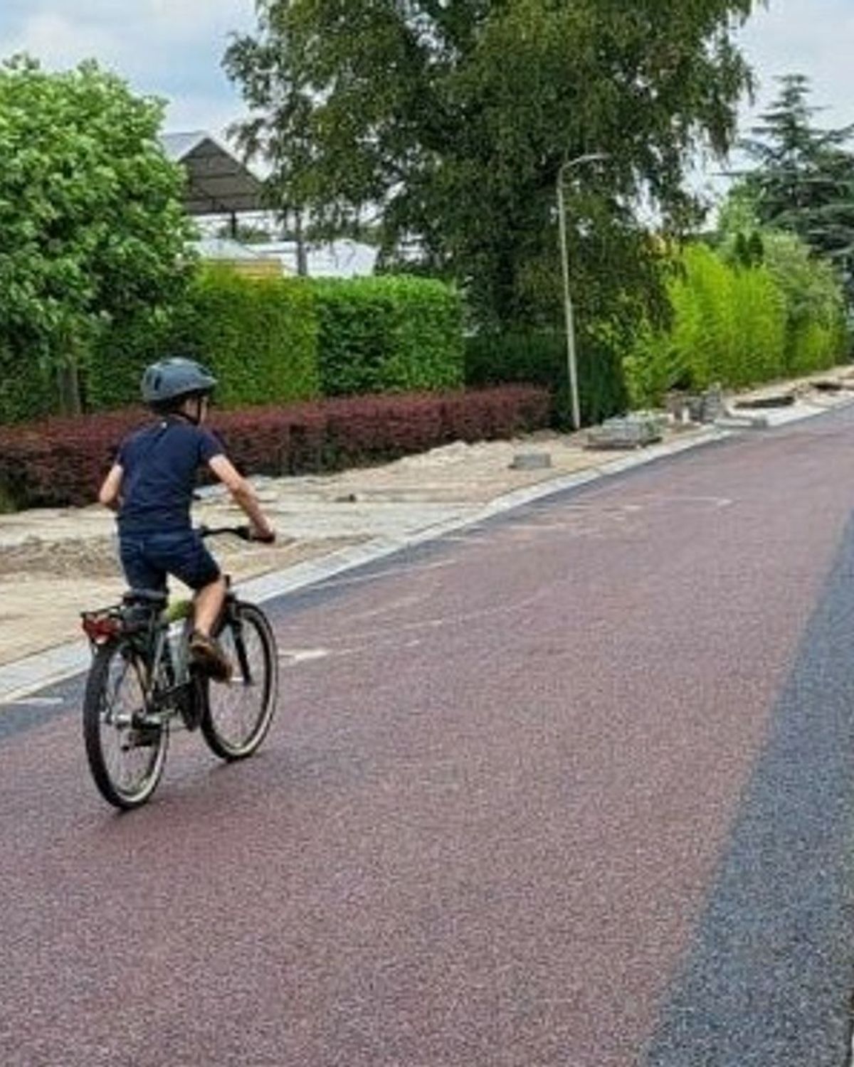 Nieuwe fietsstraat in Leeuwarden geopend: auto's te gast - Omrop Fryslân