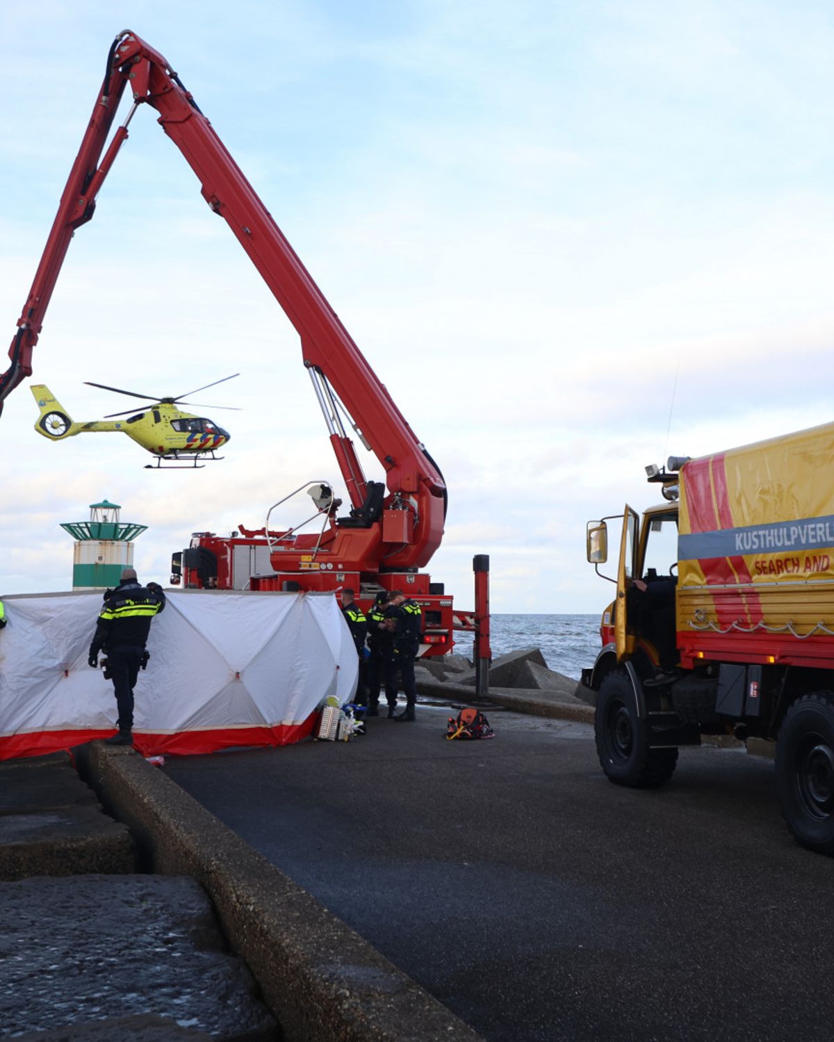 Dode gevonden bij havenhoofd Scheveningen - Omroep West