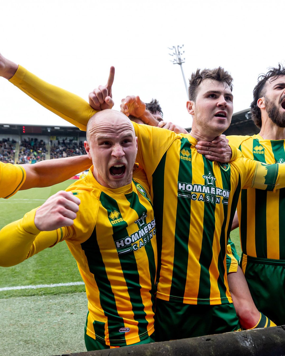 Vreugde-explosie bij ADO Den Haag na belangrijke zege op FC Dordrecht ...
