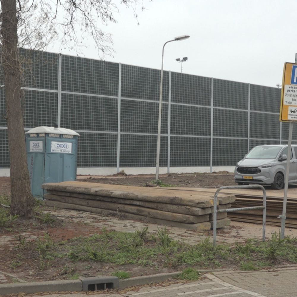 Geluidswand padelclub is af: 'Als je buiten staat, hoor je amper dat er ...