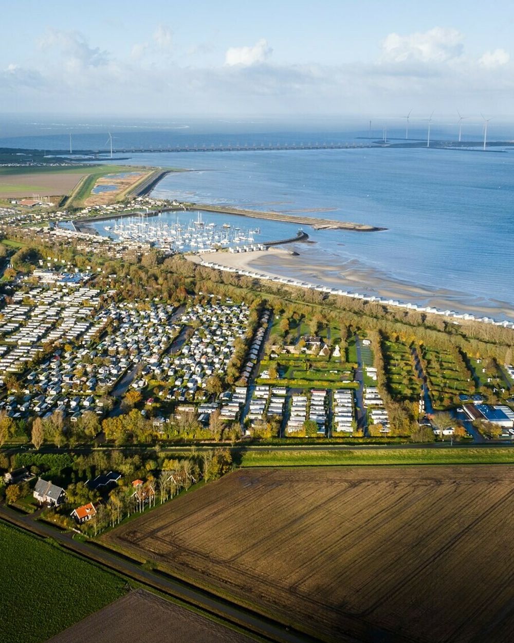 Nieuwe plannen voor Roompot Beach Resort Kamperland: uitbreiding minder ...