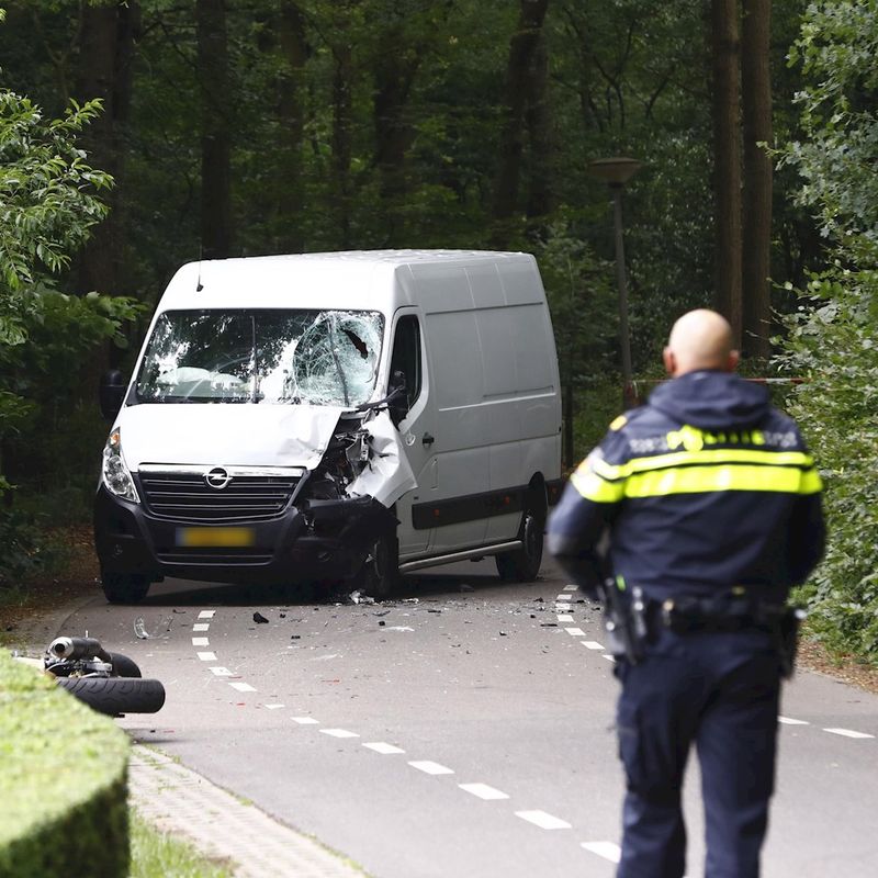 Ernstig ongeluk met motor en bestelbus in Zwolle - Oost