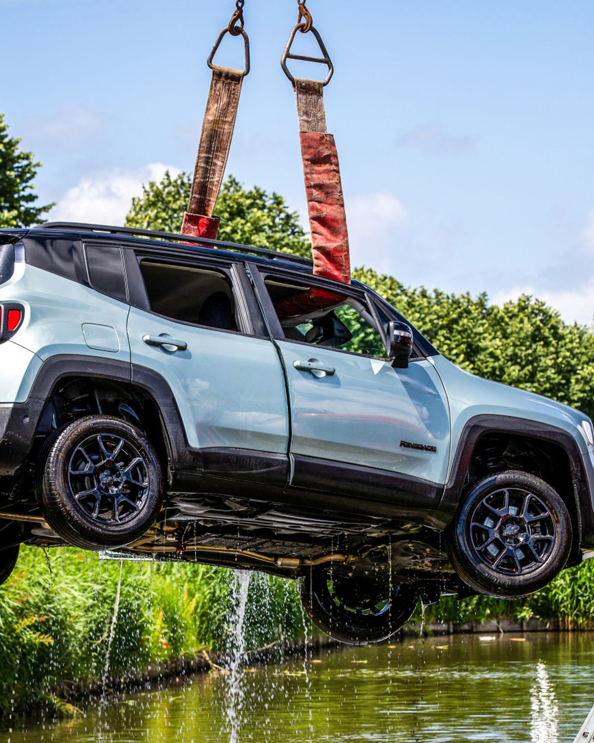 112-nieuws | Auto rijdt water in bij tuincentrum - Nog vier arrestaties ...