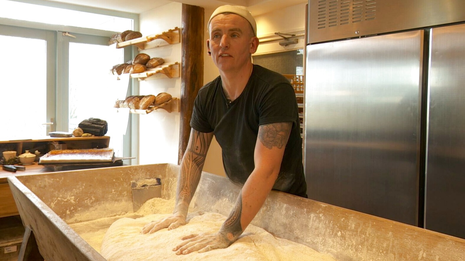 Joeke maakt brood zoals ze dat 200 jaar geleden deden: "Ik ben geen ...