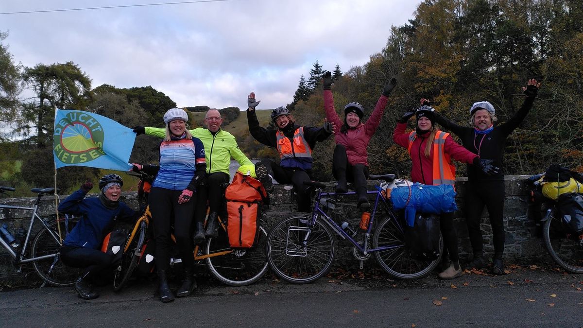 Klimaatfietsers aangekomen in Glasgow - Omrop Fryslân