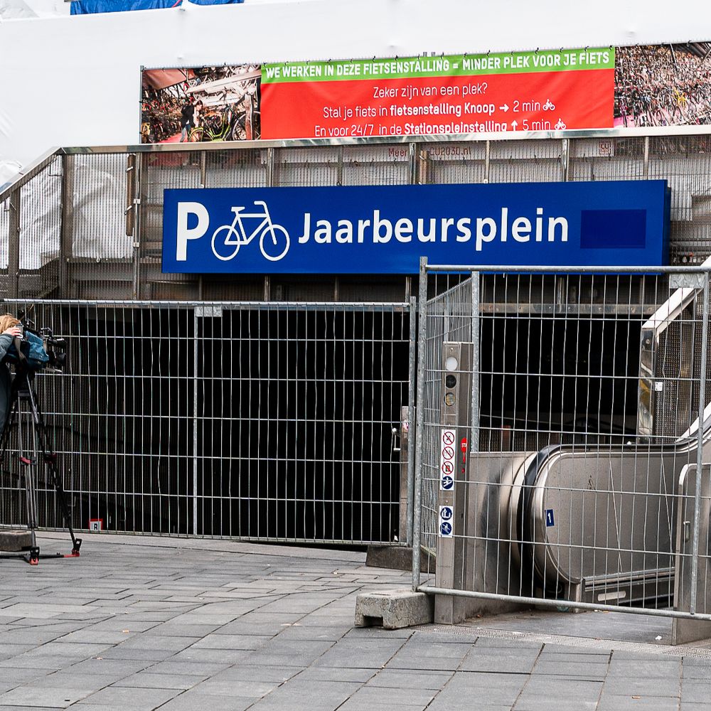 Nog meer dan 1000 fietsen in plotseling gesloten fietsenstalling ...