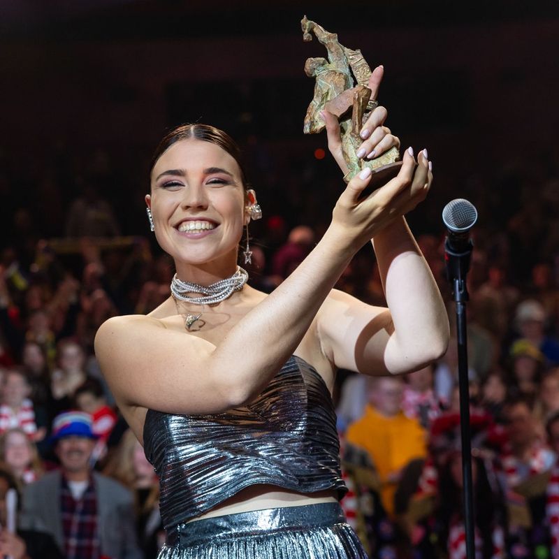 Gelderland wint het Regio Songfestival, Emma Luca heel erg blij ...