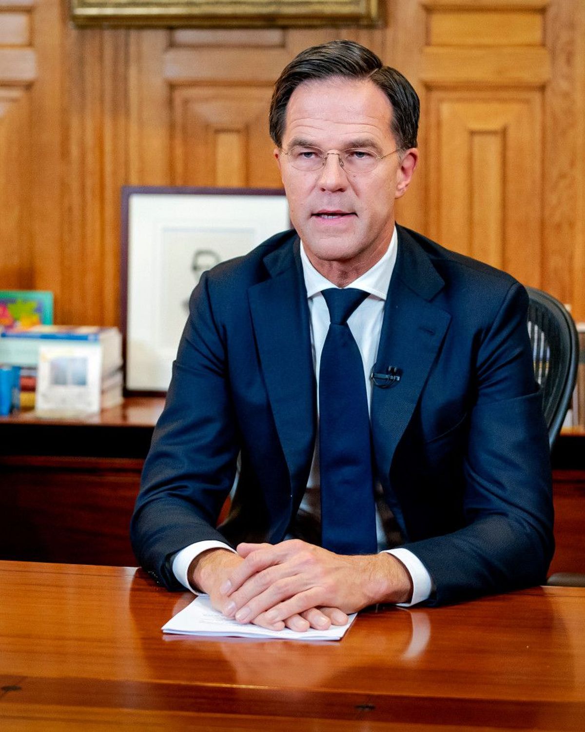 Brandgevaar op Binnenhof, maar Mark Rutte mag langer blijven ...