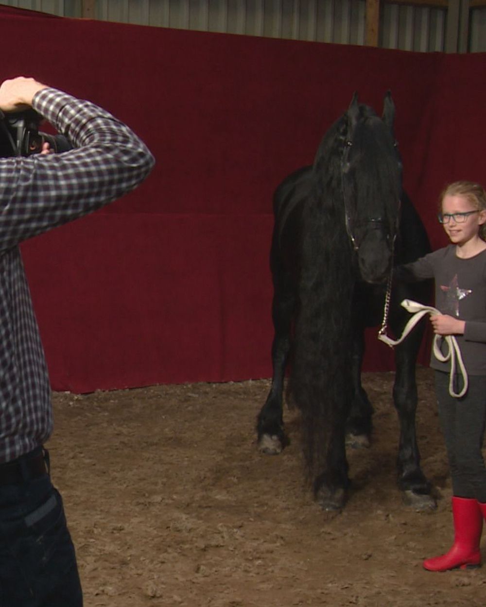Massaal in de rij: publiek kan op de foto met bekende Jasper 366 ...