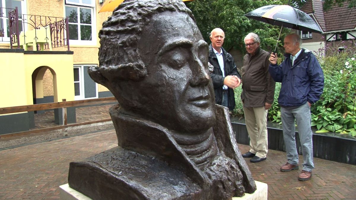 Borstbeeld baron van Dedem in Wijhe; burgemeester Strien betaalt zelf ...