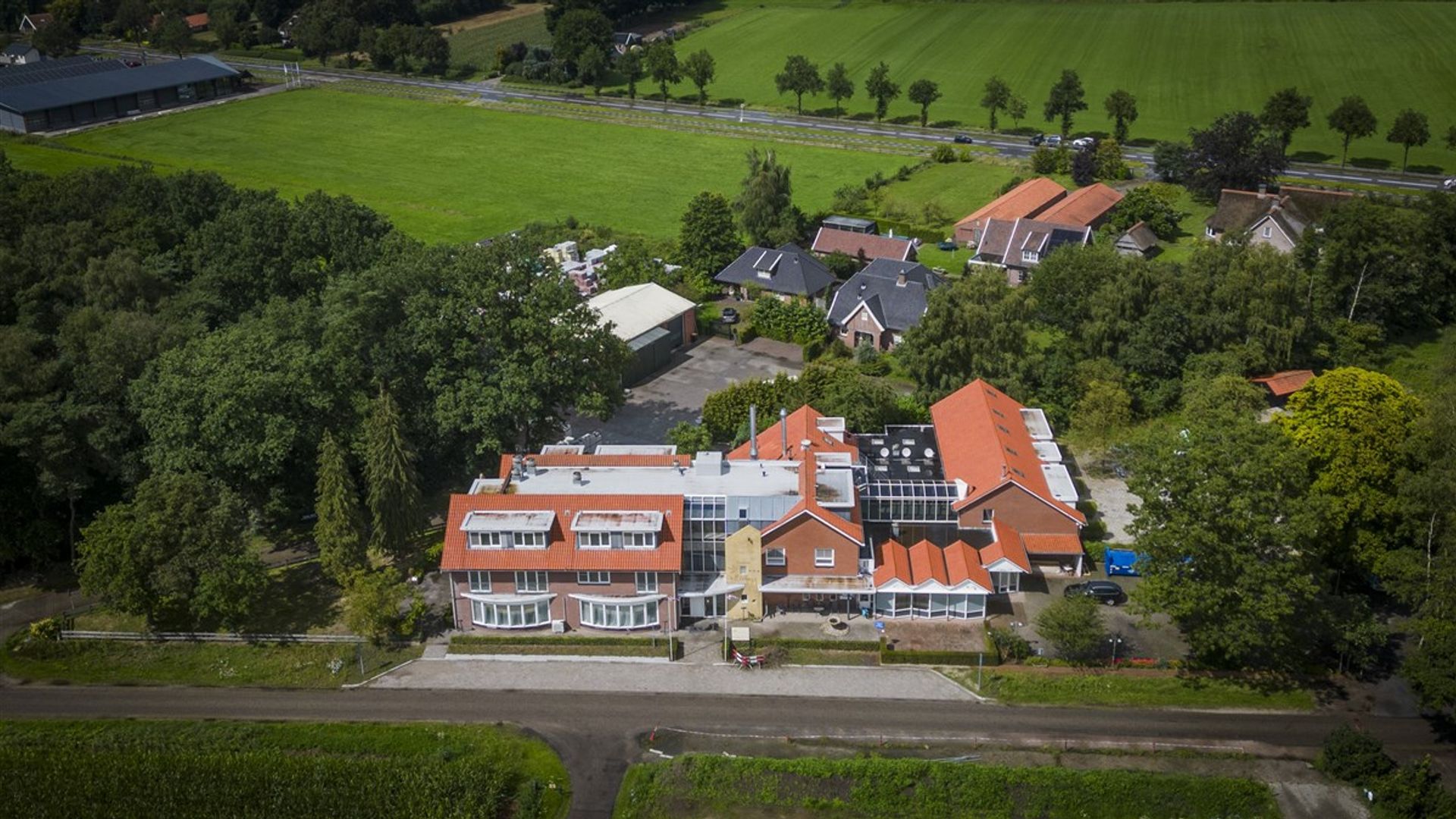 Opnieuw liggen werkzaamheden aan toekomstig azc in Albergen stil - Oost