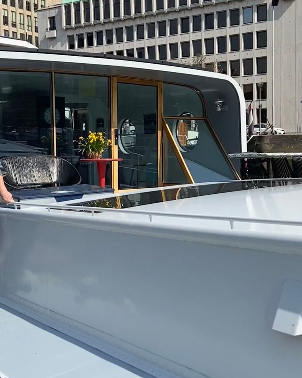Anneke ligt met de woonboot van het jaar in hartje Rotterdam: 'dit is ...