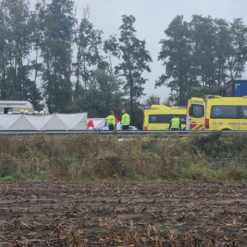 A28 weer volledig open na ongeluk met camper bij Meppel - RTV Drenthe