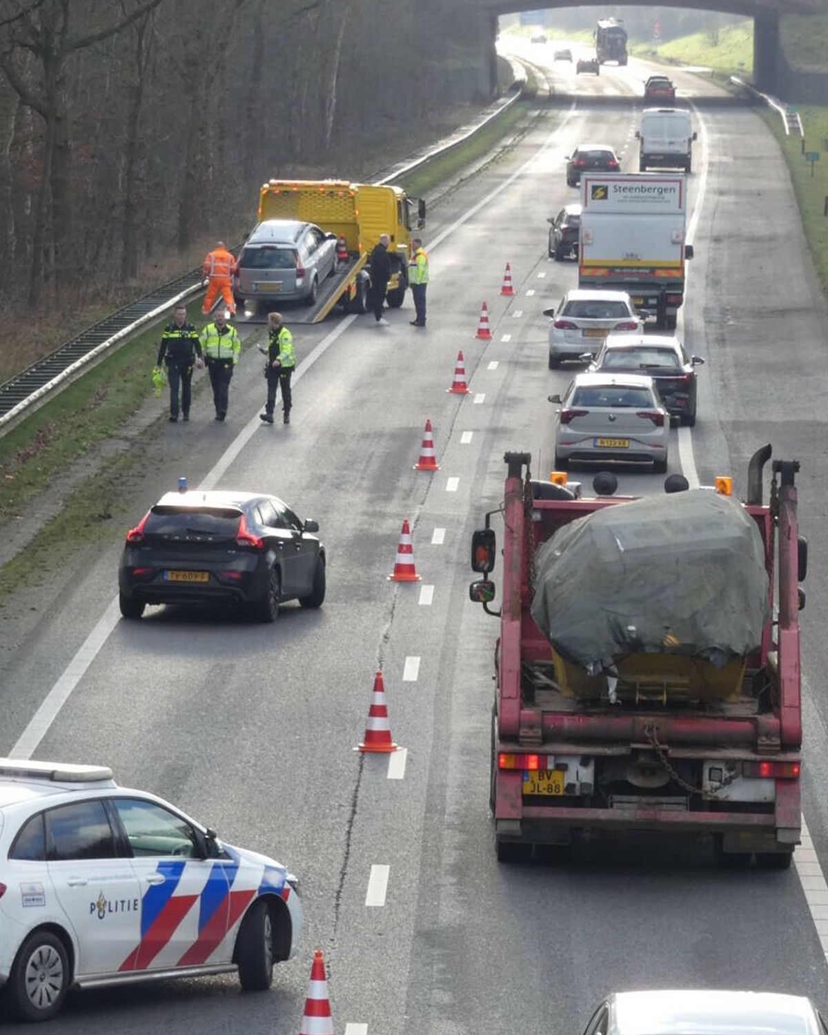 Auto botst tegen vangrail op A28 bij Beilen - RTV Drenthe