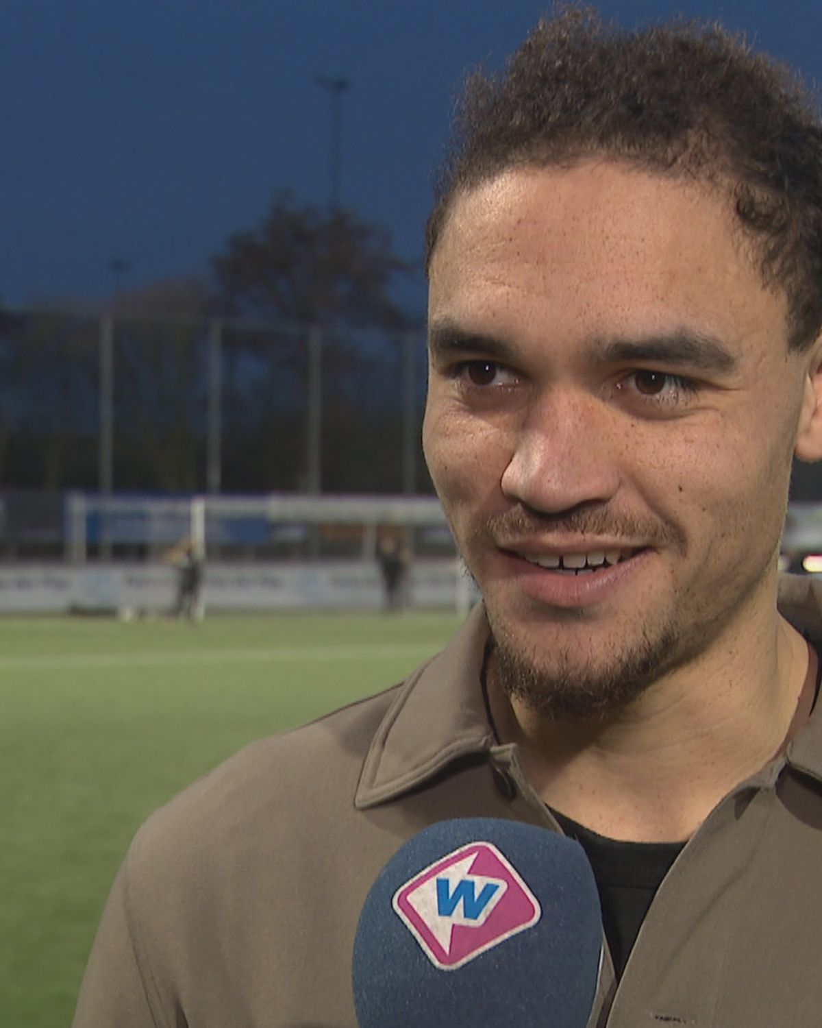 Traktatie bij thuisdebuut van Katwijk-aanwinst Victor van den Bogert ...