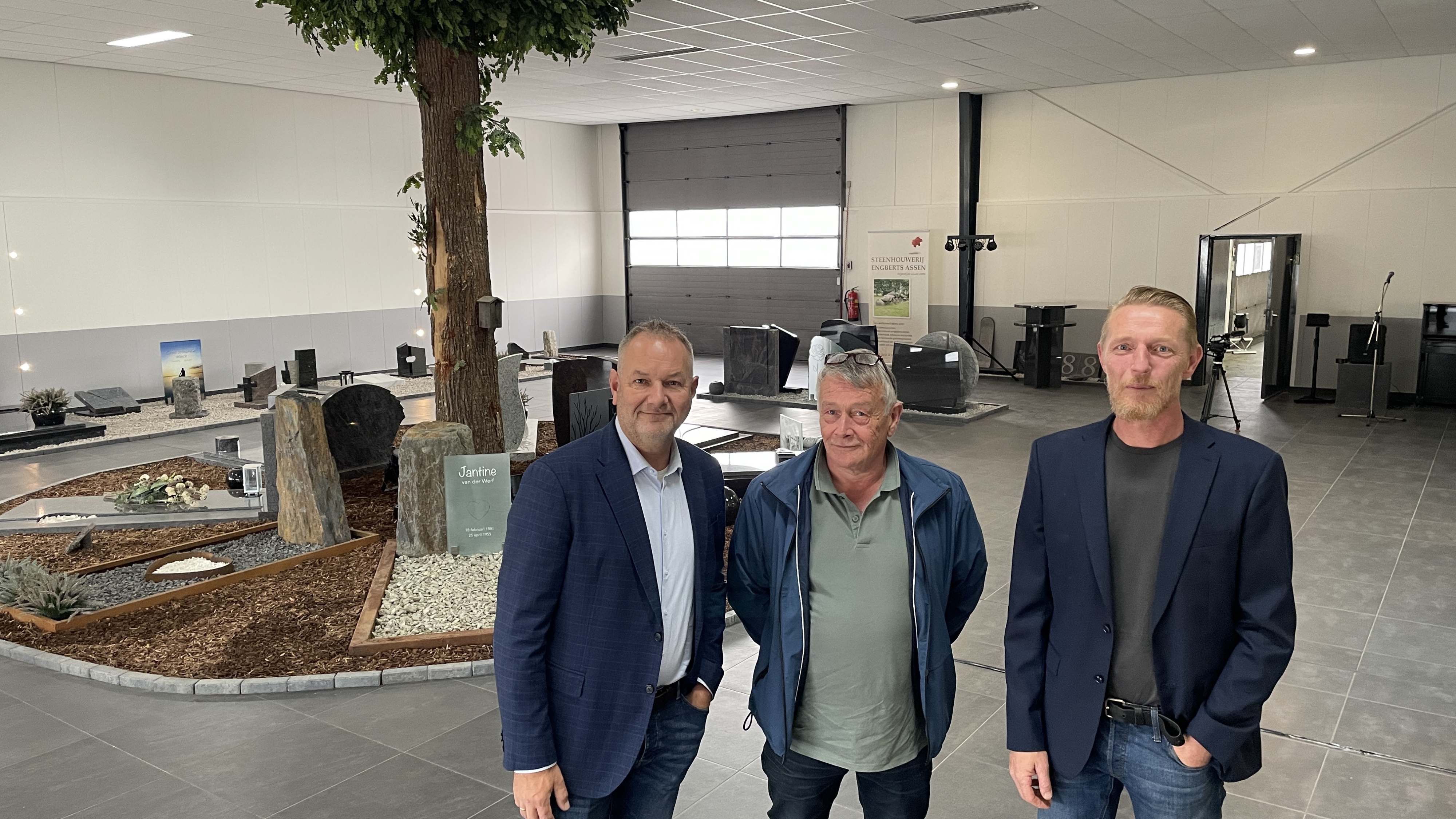 140 jaar in de grafstenen: Engberts uit Assen viert mijlpaal - RTV Drenthe